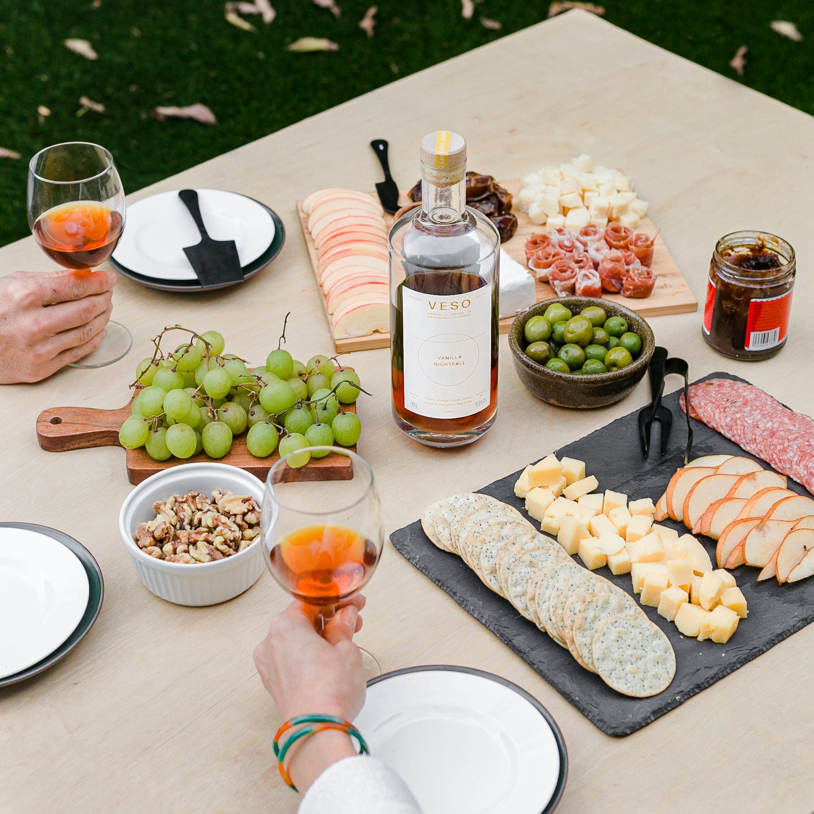Aperitivo Hour Made Easy: Hosting the Perfect Pre-Dinner Gathering – Veso